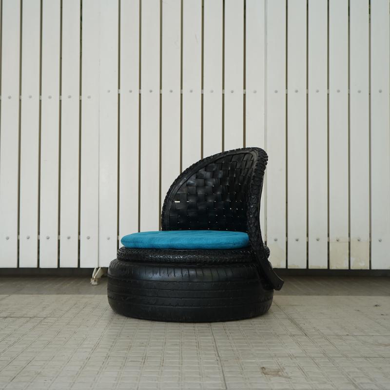 THE APPEAL OF LOW SITTING AND LOW CHAIRS – De'Dzines